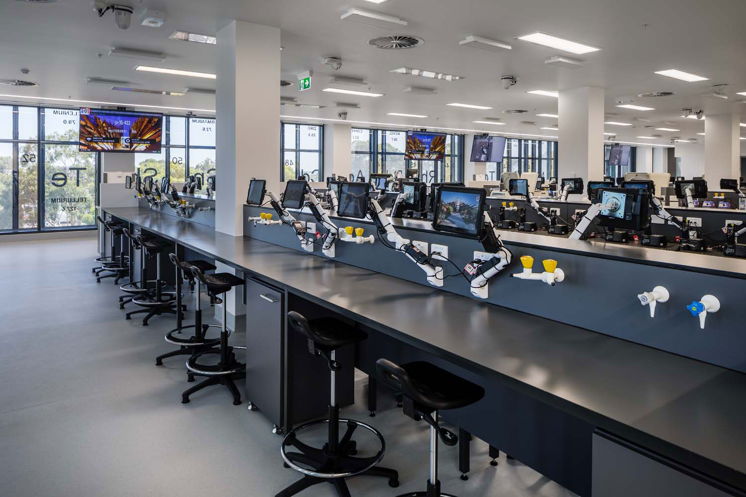 Edith Cowan University Building 15 (Science and PC2 laboratories ...